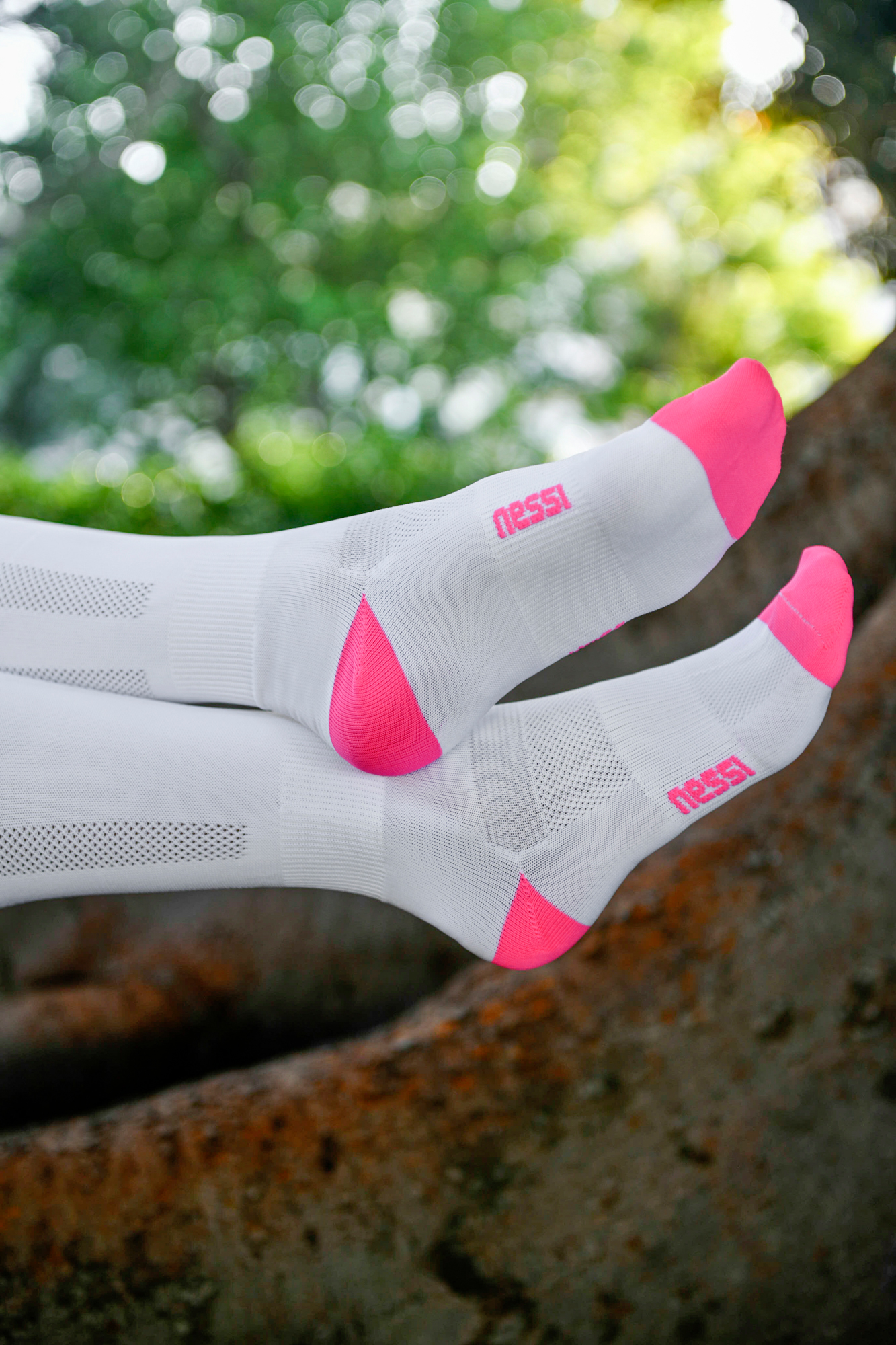 Running knee-high socks Road H White-Pink - Nessi Sportswear